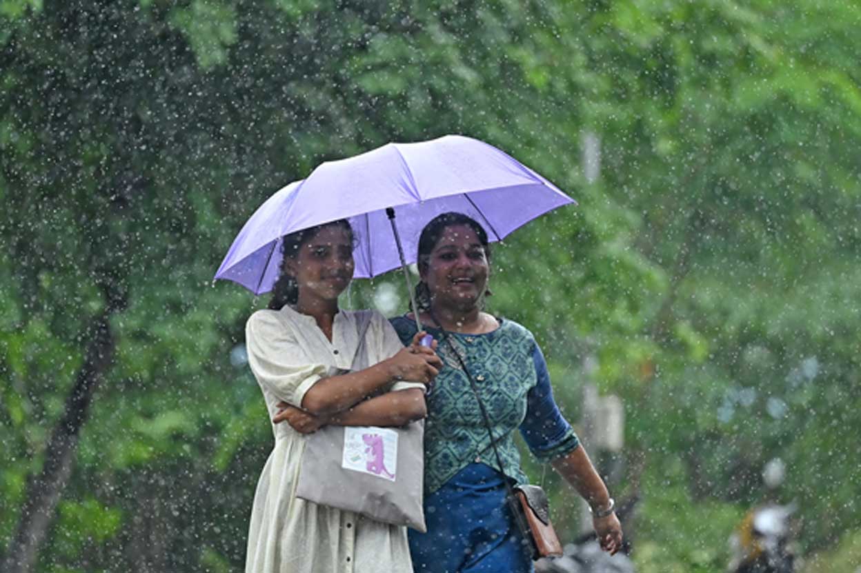 10 ജില്ലകളിലെ വിദ്യാഭ്യാസ സ്ഥാപനങ്ങൾക്ക് നാളെ അവധി, സ്പെഷൽ ക്ലാസുകളും ...