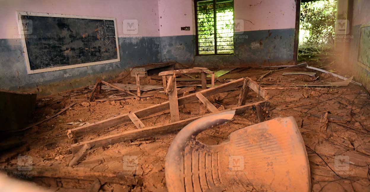 'ഗോസ്റ്റ് വില്ലേജാവാൻ' മേൽമുറി? - Melmuri Landslide | Abandoned School ...