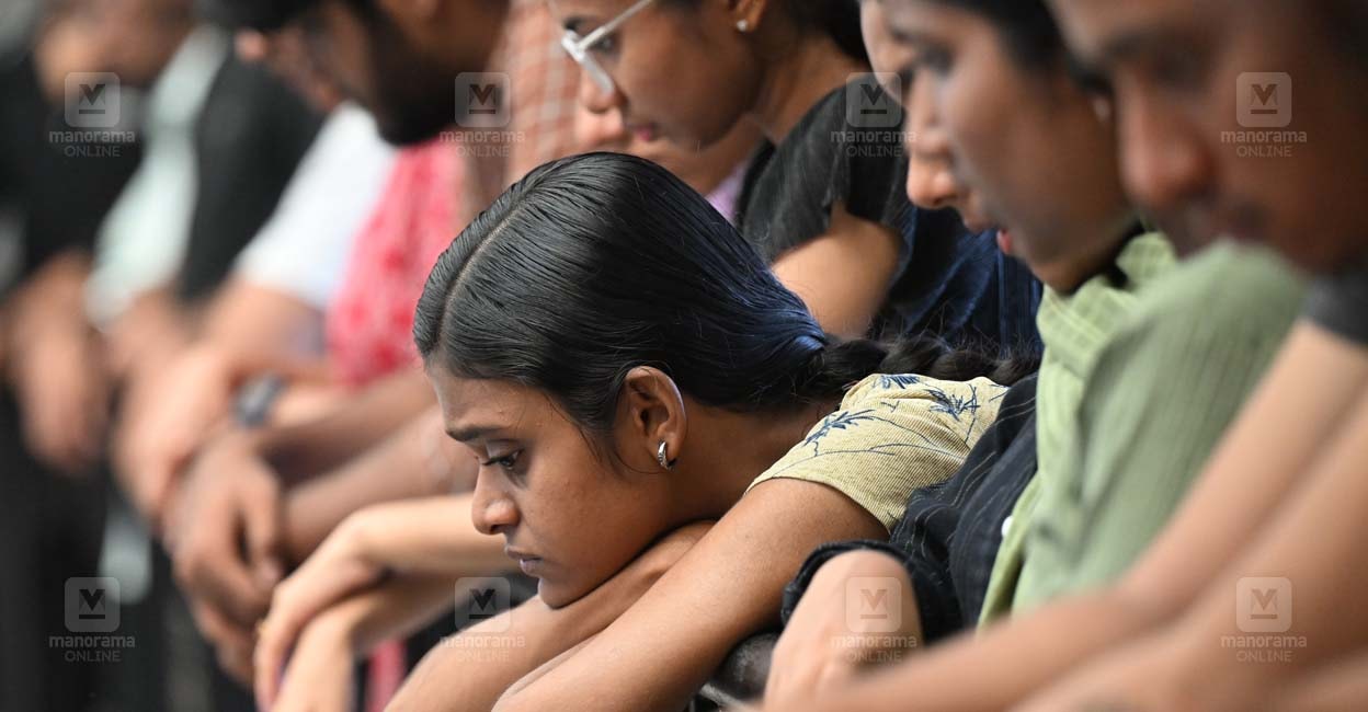 മരണത്തിലേക്ക് തുറക്കുന്ന ‘ബോട്ടിൽ നെക്ക്’ – Stampede at CUSAT | Crowd ...