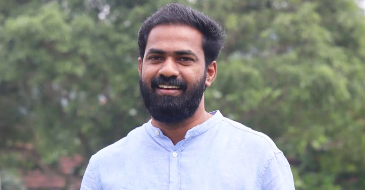 ഞങ്ങൾക്കൊരു സൈബർ പോരാളിയുമില്ല, പലതും ഫെയ്ക്ക് - DYFI | VK Sanoj ...