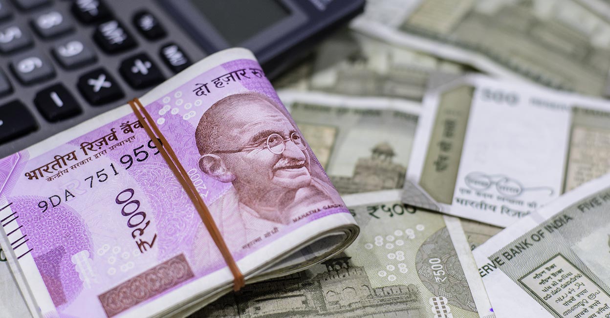 ക്ഷേത്ര ജീവനക്കാരെ സ്ഥിരപ്പെടുത്താൻ പണം: സിപിഎം ലോക്ക ...