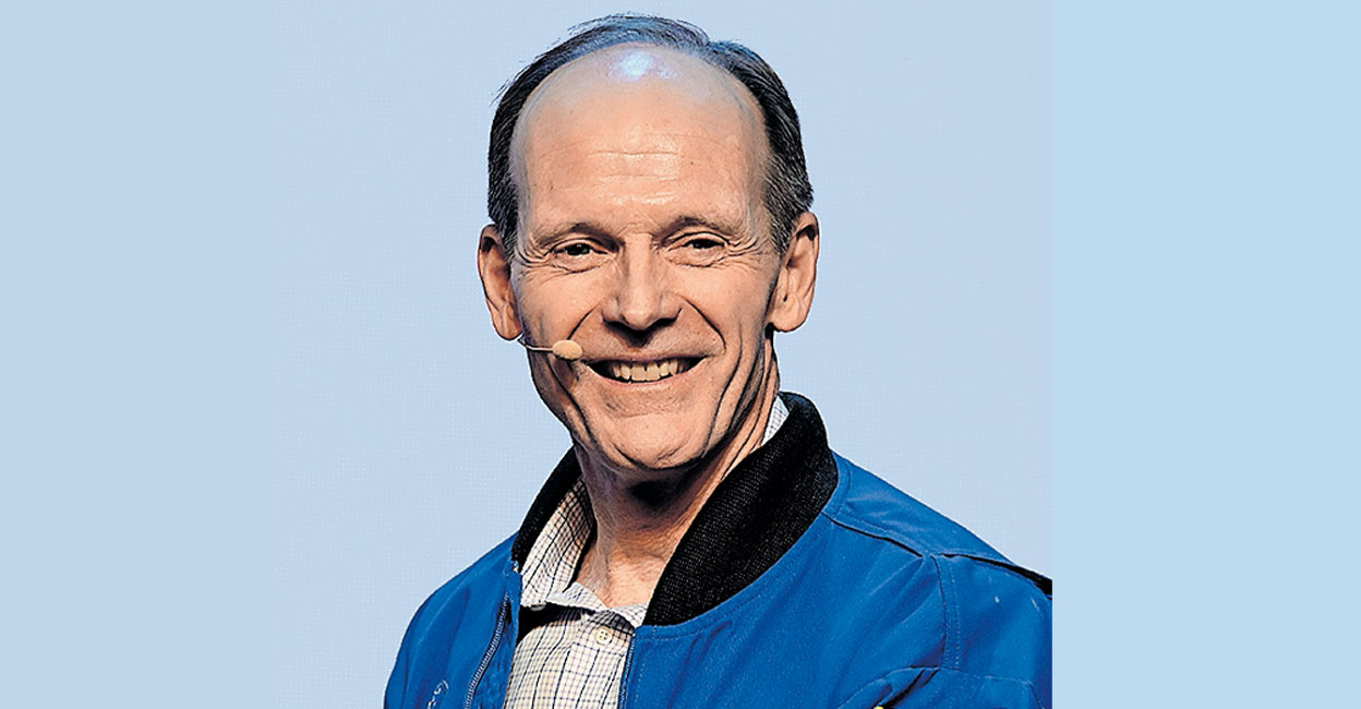 താരമായി നാസാ സഞ്ചാരി സ്റ്റീവ് സ്മിത്ത്- Former NASA astronaut Steve ...