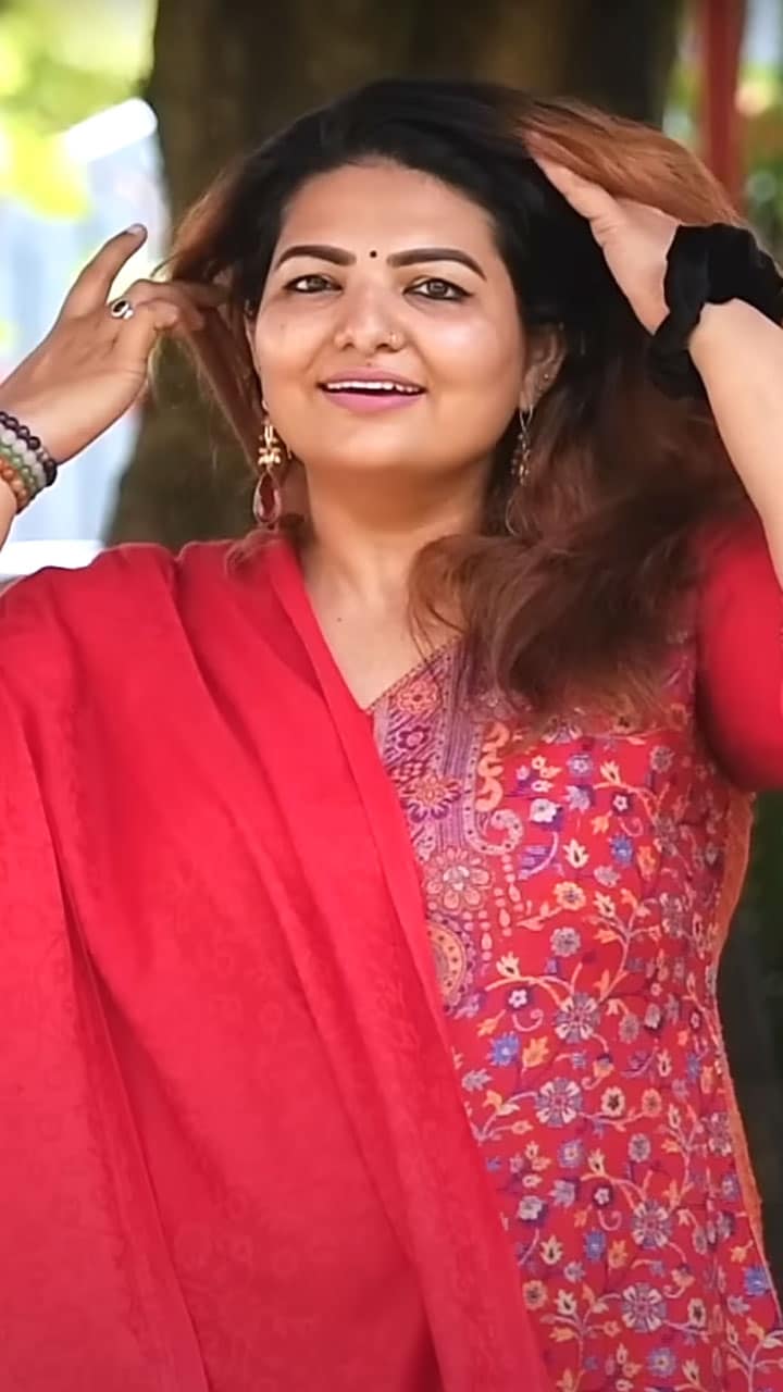 സിനിമയിൽ ഏറ്റവും എളുപ്പമുള്ള പണി ആക്ടിങ് ആണ് - Sandra Thomas