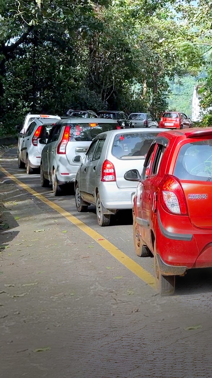 Traffic disruption on Wayanad Ghat Road - Thamarassery Churam