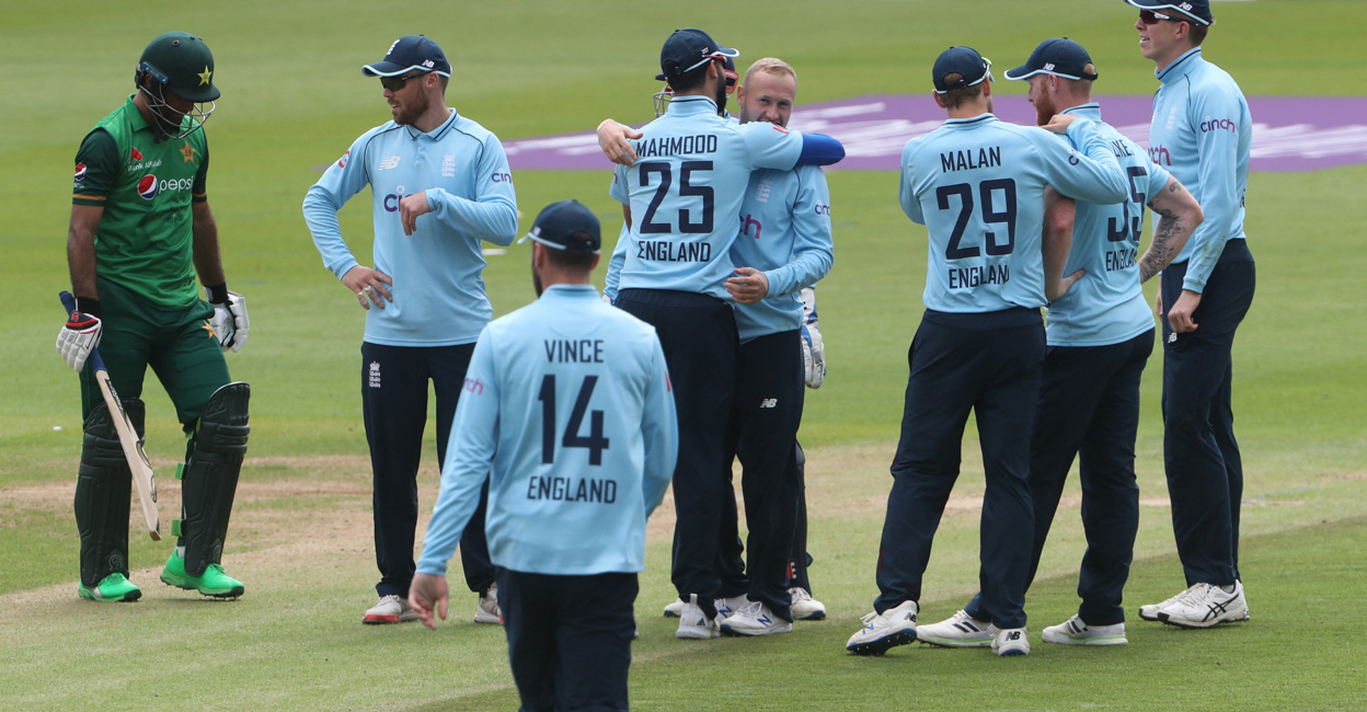 കോവിഡിൽ വിറച്ച് രണ്ടാം നിര ടീമിനെ ഇറക്കി ഇംഗ്ലണ്ട് | Cricket | Pakistan ...