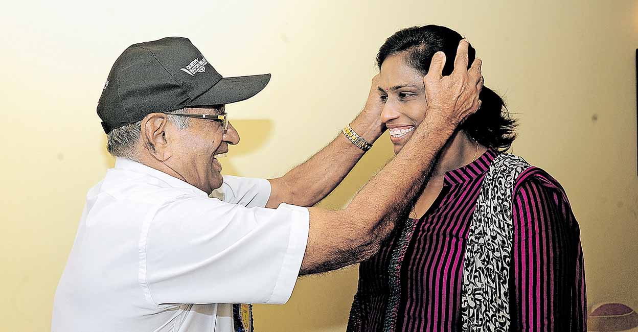 ആ മെഡൽ നഷ്ടത്തിൽ എന്നേക്കാൾ‍ കരഞ്ഞത് നമ്പ്യാർ സാർ: പി.ടി. ഉഷ എഴുതുന്നു ...