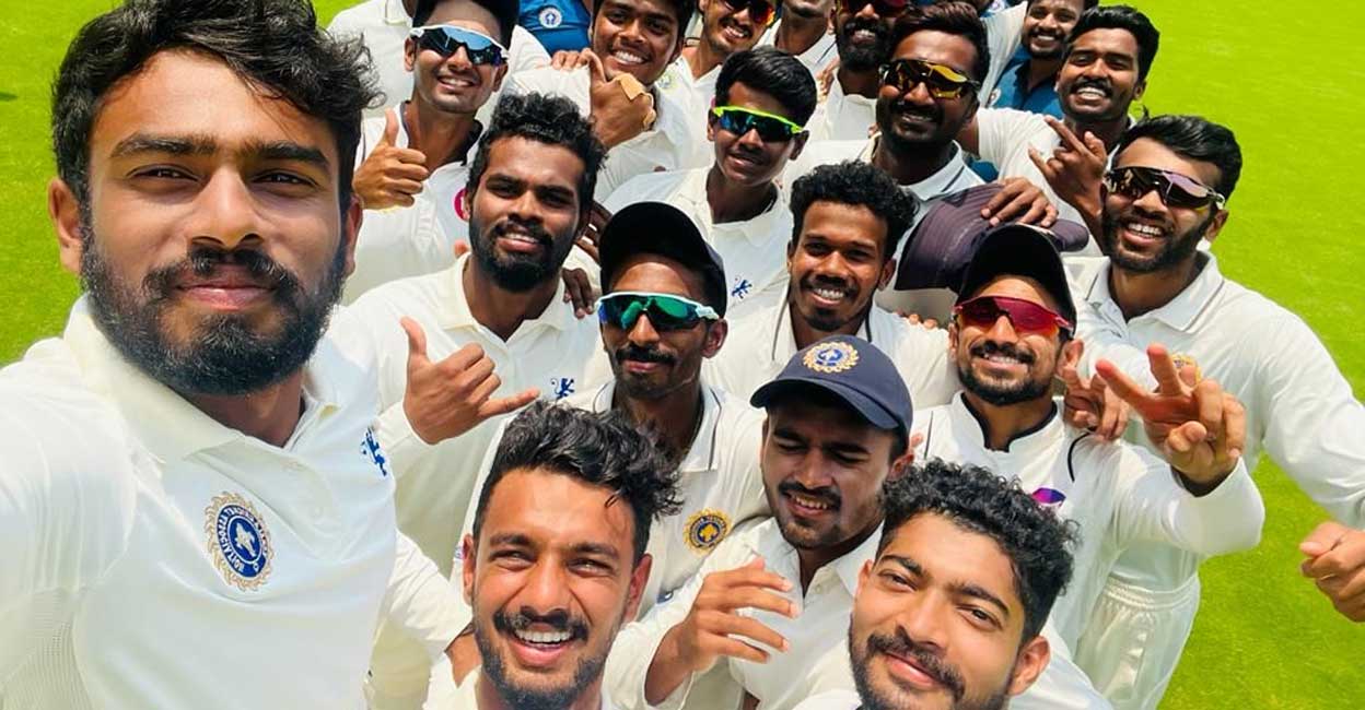 Fanoos (11 wickets), Akhil (96 *, 4 wickets) shone; Kerala wins innings ...