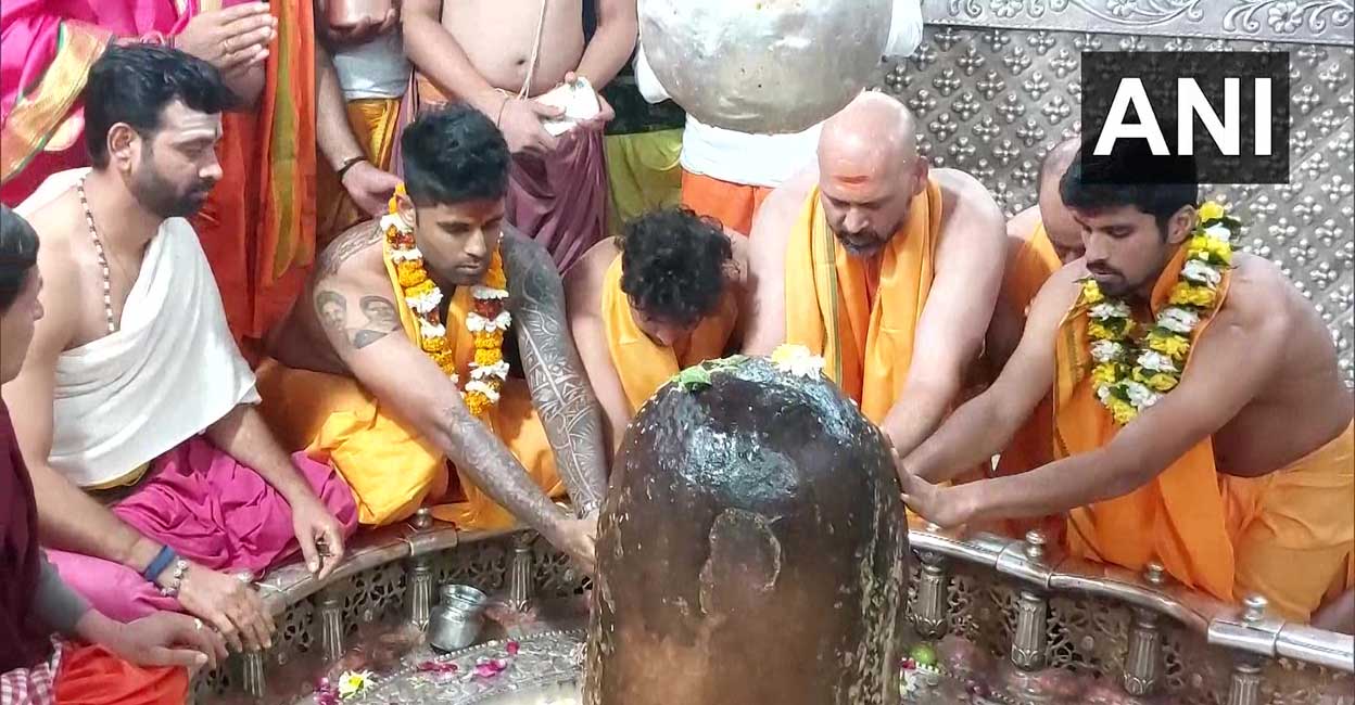 പന്തിന്റെ പരുക്കു മാറാൻ ഉജ്ജയിൻ ക്ഷേത്രത്തിൽ പ്രാർഥിച്ച് ഇന്ത്യന് ...