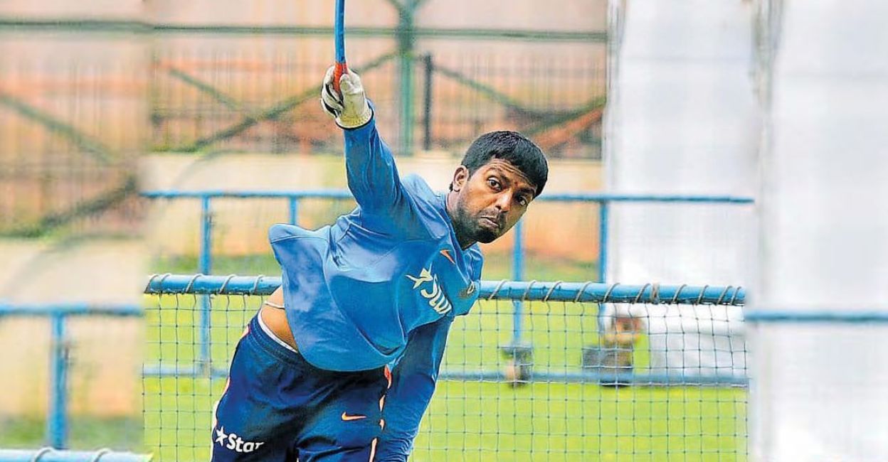 കളിക്കാർ മാത്രമല്ല, രഘു രാഘവേന്ദ്രയും ഇന്ത്യൻ ടീമിലെ സൂപ്പർ താരമാണ് ...