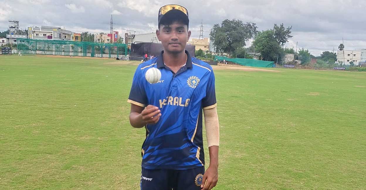 വിനു മങ്കാദ് ട്രോഫിയിൽ കേരളത്തിന്റെ തോൽവിയിലും തിളക്കം മങ്ങാതെ ആദിത്യ ...