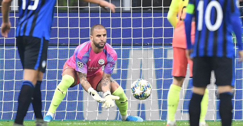 1–ാം ഗോളിക്ക് പരിക്ക്, 2–ാം ഗോളിക്ക് ചുവപ്പുകാർഡ്; ഡിഫൻഡറെ ഗോളിയായി ...