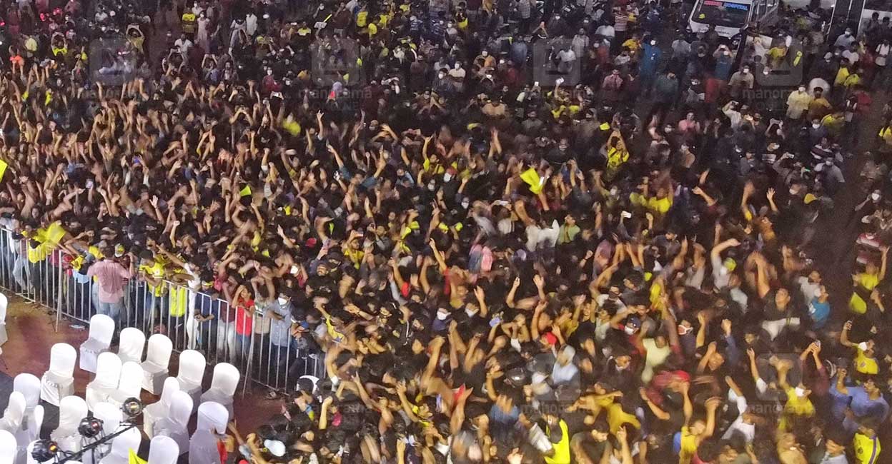 ബ്ലാസ്റ്റേഴ്സിന്റെ ഫൈനൽ പ്രവേശം ആഘോഷമാക്കി കേരളം; ചിത്രങ്ങൾ, വിഡിയോ ...