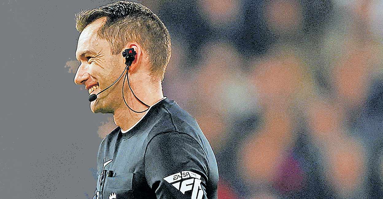 ക്യാമറയും കൂടെ ഓടട്ടെ!- Referee with body camera | Manorama News ...