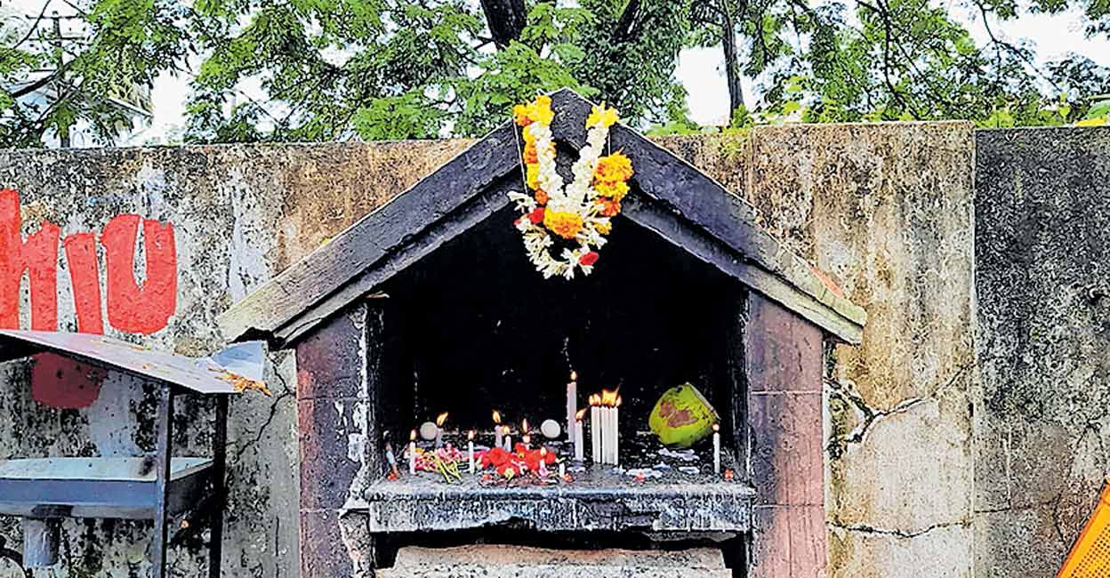 ഫോർട്ട്കൊച്ചിയിലുണ്ടോ പോർച്ചുഗീസ് നിധി - Kappiri Muthappan | Portughese ...