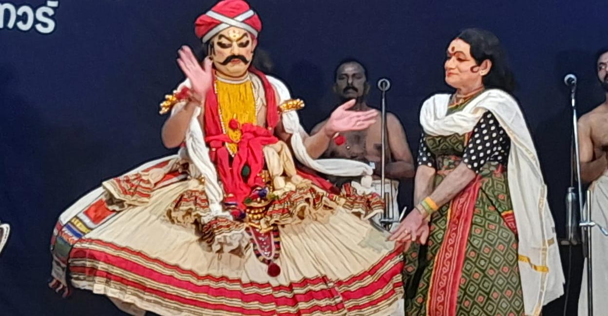 അക്ഷര പരിചയം തുറന്ന് കളിയരങ്ങ് - Kaliyarangu | Lavanasura Vadham ...