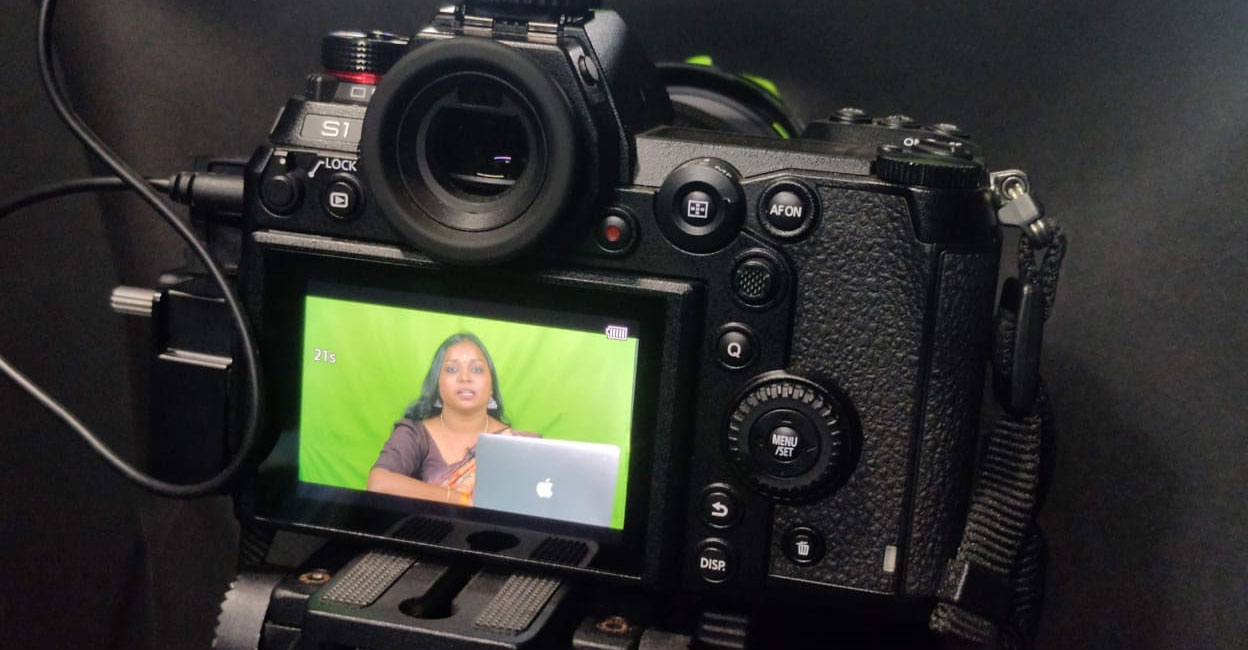 സ്വന്തമായി ടെലിപ്രോംപ്റ്റർ നിർമിച്ച് വിദ്യാർഥികൾ - Teleprompter | College Students | Campus ...