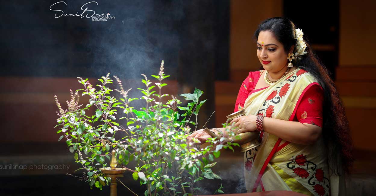 സെറ്റ് മുണ്ടിൽ തിളങ്ങി രശ്മി സോമൻ | Reshmi Soman | Actress | Onam ...