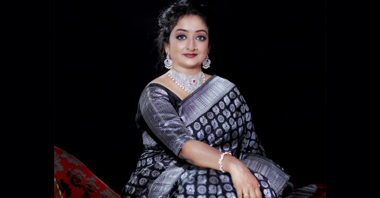 സാരിയിൽ അതിസുന്ദരിയായി ഇന്ദുലേഖ | Actress | Indulekha | Photoshoot ...