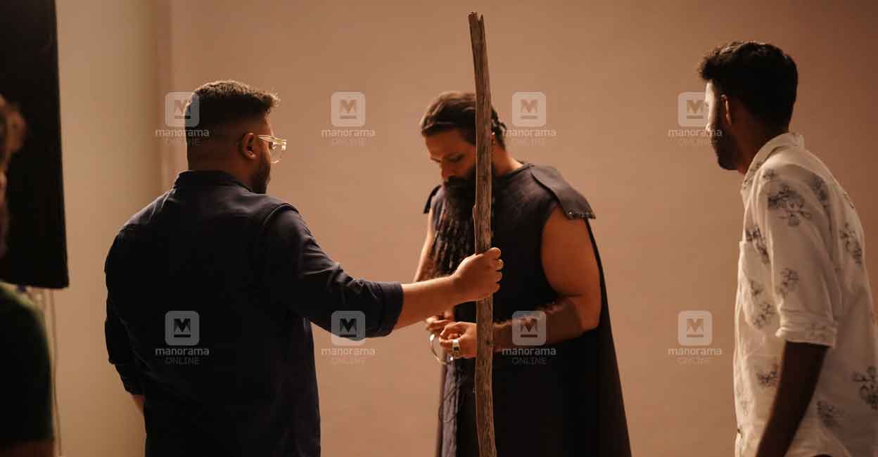 ജയസൂര്യയുടെ ഹിമഭൂമിയിലെ ദേവൻ വൈറലായതിങ്ങനെ – Jayasurya | Photoshoot | Manorama calendar app 2023