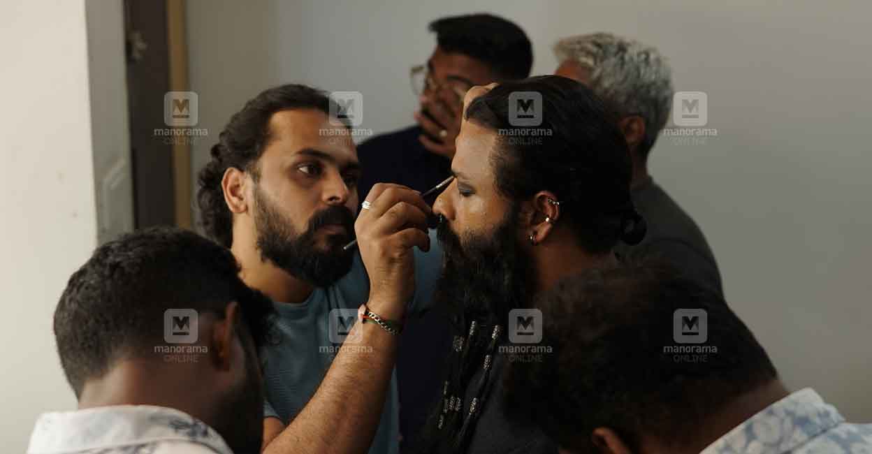 ജയസൂര്യയുടെ ഹിമഭൂമിയിലെ ദേവൻ വൈറലായതിങ്ങനെ – Jayasurya | Photoshoot | Manorama calendar app 2023