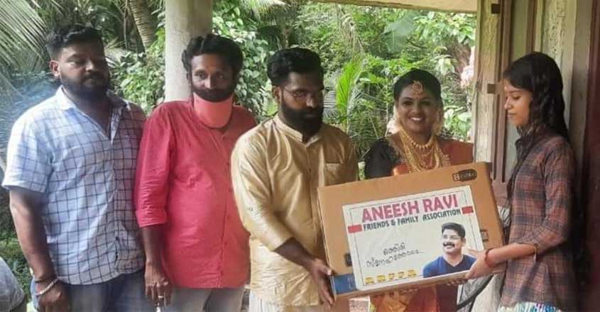 ടിവിയുമായി നവദമ്പതികളെത്തി; മാതൃക | Aradhya | Tv | Family | Education ...