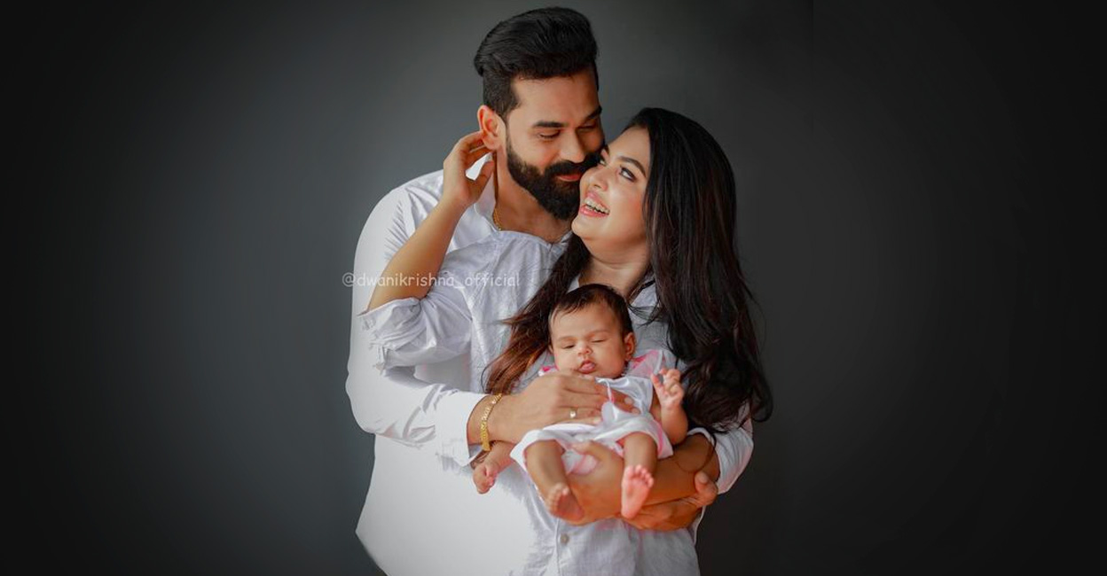 കുടുംബ ഫോട്ടോയുമായി യുവകൃഷ്ണ - Yuvakrishna | Mridhula Vijai | Family ...