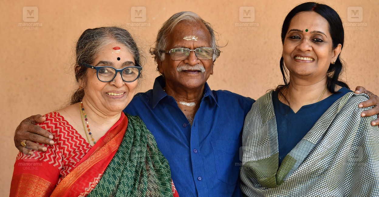 പാട്ടിലലിഞ്ഞ കവിത കവിതയിൽ നിറഞ്ഞ ഈണം - Sreekumaran Thampi | Poems ...