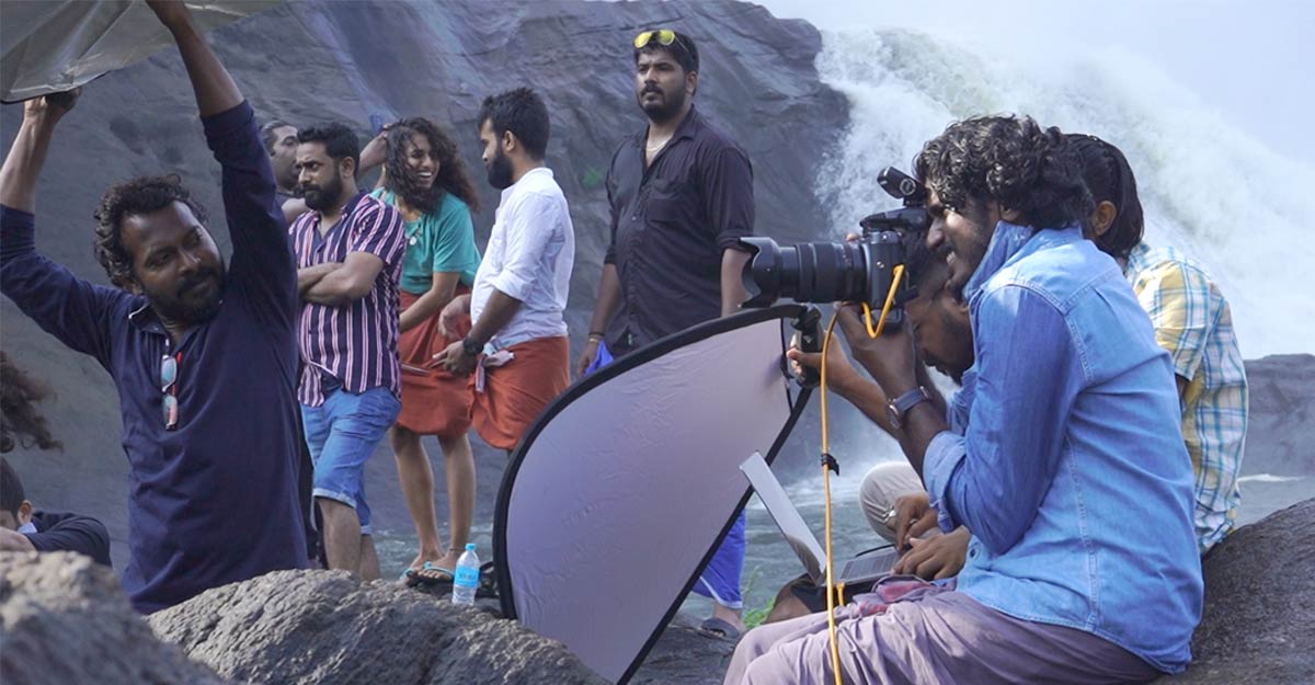 നിത്യ മേനോനൊപ്പം ഹൃദയംകവർന്ന് മക്കാവു | Manorama Calendar | Nithya ...