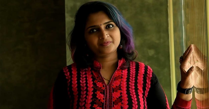 ആനക്കൂട്ടത്തിന് മുന്നിൽ പെട്ടു, പ്രതീക്ഷിക്കാത്ത പലതും സംഭവിച്ചു; ഈ ...