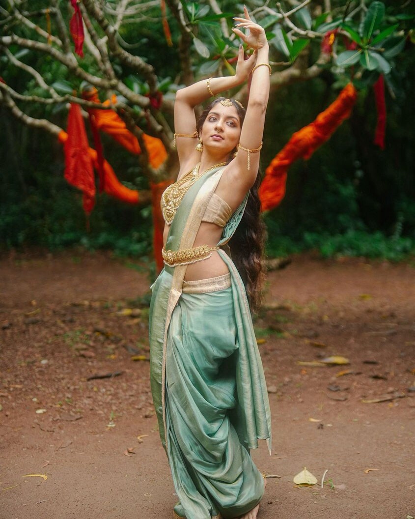 ‘വൈശാലിയോ ശകുന്തളയോ?’: ആരാധക ശ്രദ്ധനേടി ഇഷാനിയുടെ ഗ്ലാമർ ഫോട്ടോഷൂട്ട് | Ishani Krishna | Krishna ...