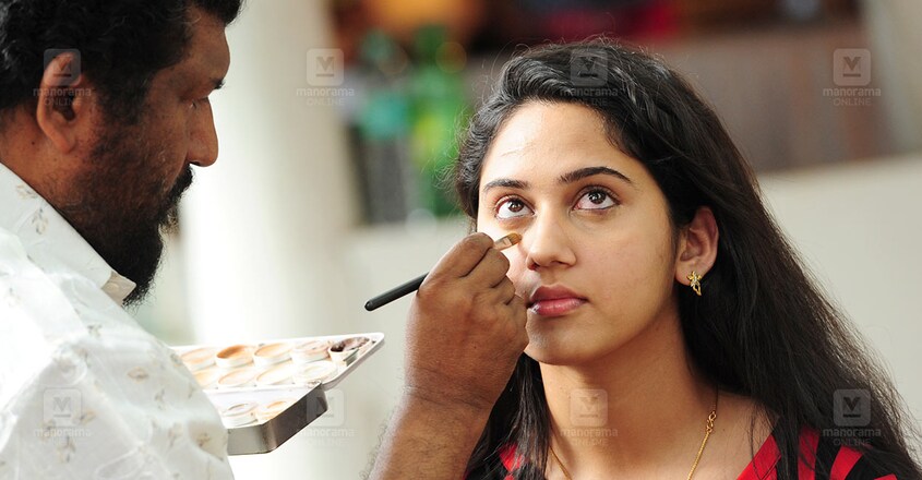 നസീർ സാറിന്റെ സ്കിൻ ടോണുമായി മാച്ചു ചെയ്യാൻ സത്യൻസാറിന്റെ നിറം ...