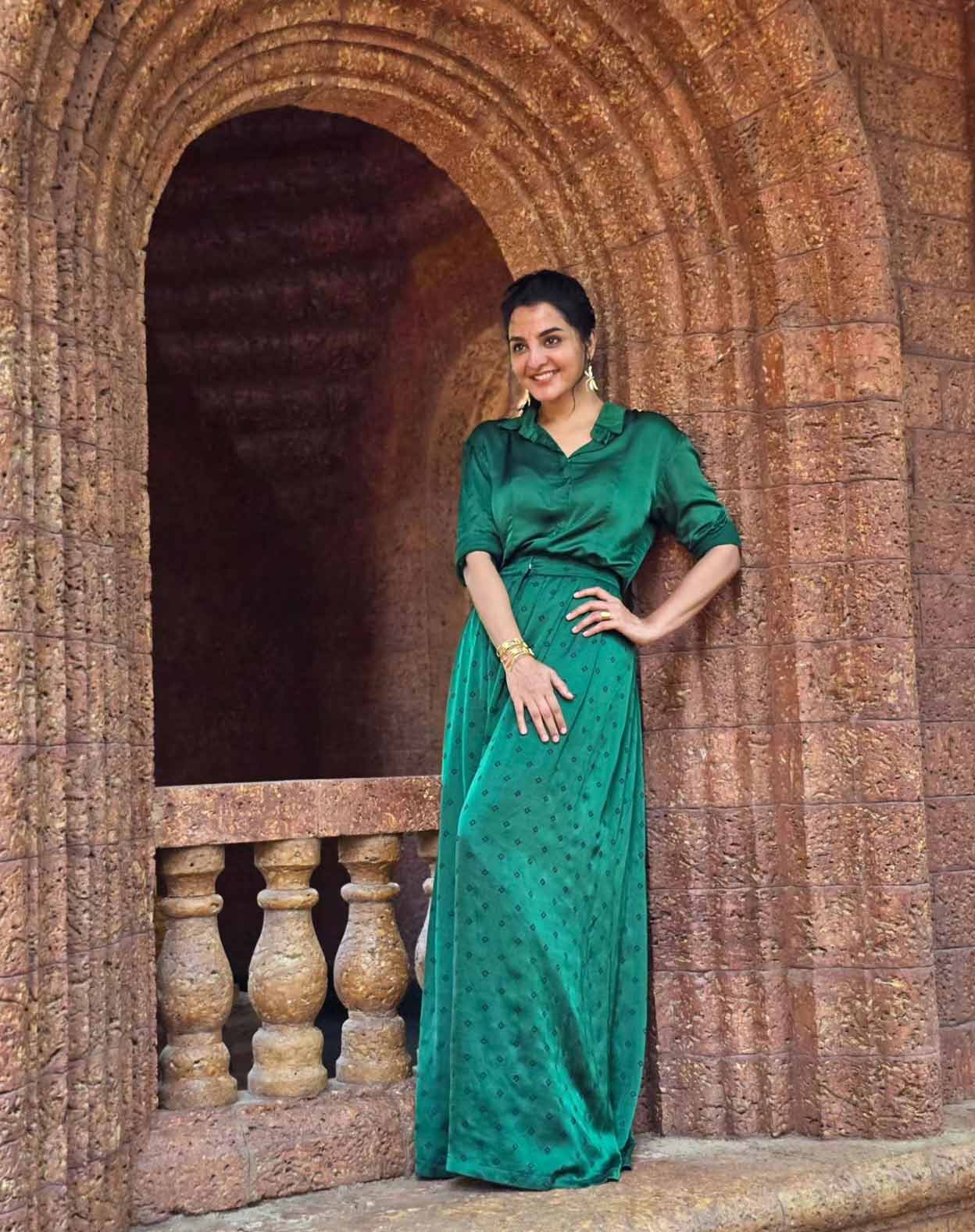 ചേച്ചിക്ക് പ്രായം കുറയുകയാണോ?’, സ്റ്റൈലിഷ് ലുക്കിൽ മഞ്ജു വാര്യ ...
