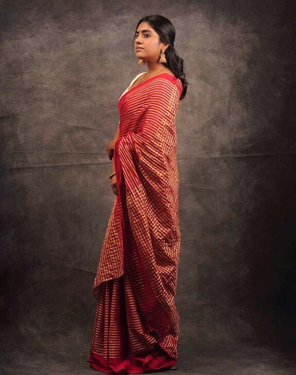 ചുവപ്പു സാരിയിൽ ആത്മവിശ്വാസത്തോടെ നിമിഷ സജയൻ- Nimisha Sajayan | Social ...