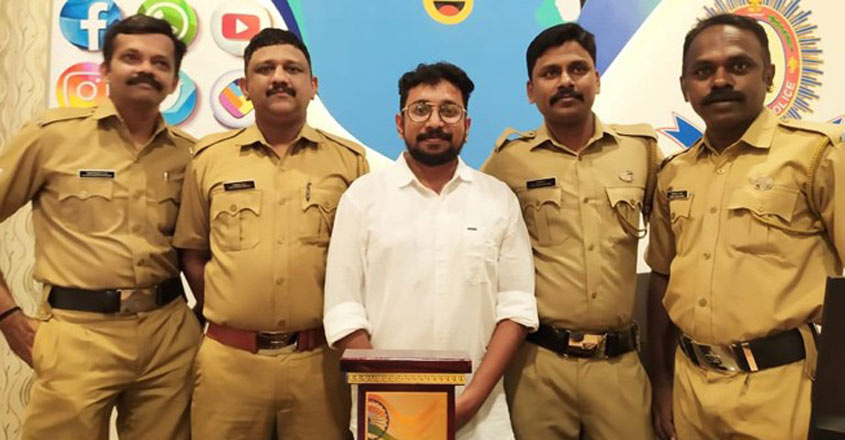 ട്രോളൻ പൊലീസിനെ വരച്ച വരയിൽ നിർത്തി; ആർട്ടിസ്റ്റിനെ ‘കസ്റ്റഡിയിലെടുത്ത് ...