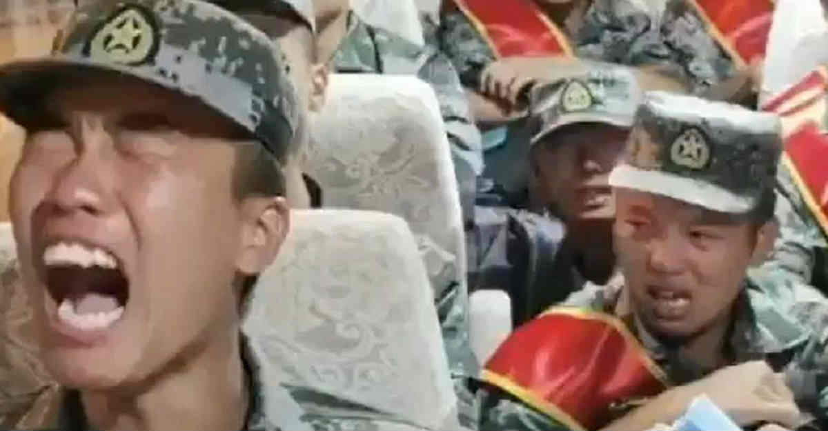 ലഡാക്കിലേക്ക് പോകും വഴി ചൈനീസ് സൈനികർ പൊട്ടിക്കരയുന്നു, വിഡിയോ വൈറൽ