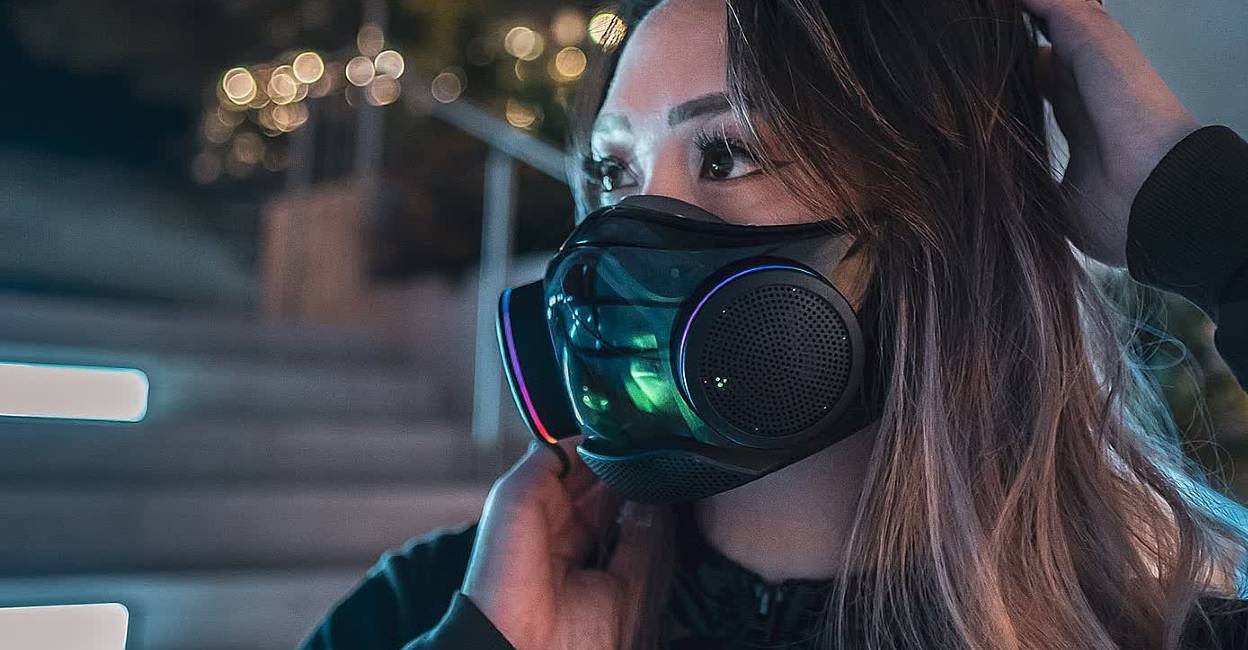 മൈക്ക്, സ്പീക്കർ, ഫാൻ... വൈറസുകളെ നേരിടാൻ ഈ മാസ്ക് വേറെ ലെവലാണ്...