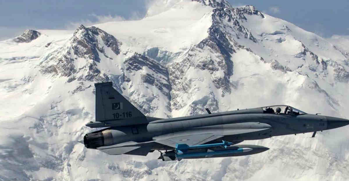 റഫാൽ എത്തും മുൻപെ അതിർത്തിയിൽ ചൈനീസ് ജെഎഫ്–17 വിന്യസിച്ച് പാക്ക് വ്യോമസേന