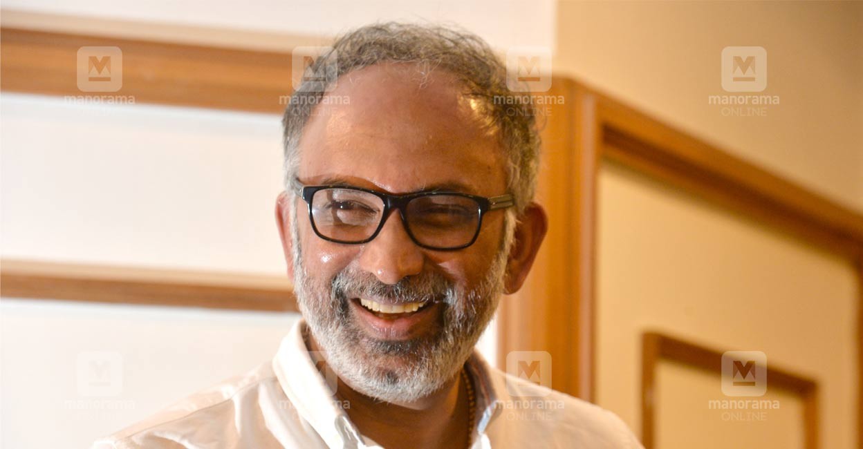 കുഞ്ഞൻ കണങ്ങളും അനുസരിക്കുന്ന അദ്ഭുതവിദ്യയുടെ അതികായൻ