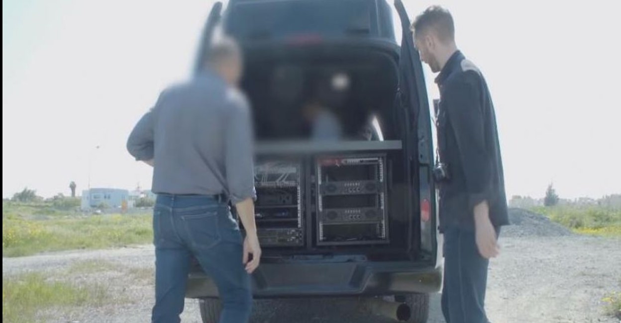 ഫോണുകളും വാട്സാപ്പും ചോർത്താൻ 66 കോടിയുടെ ‘സ്പൈ വാൻ’