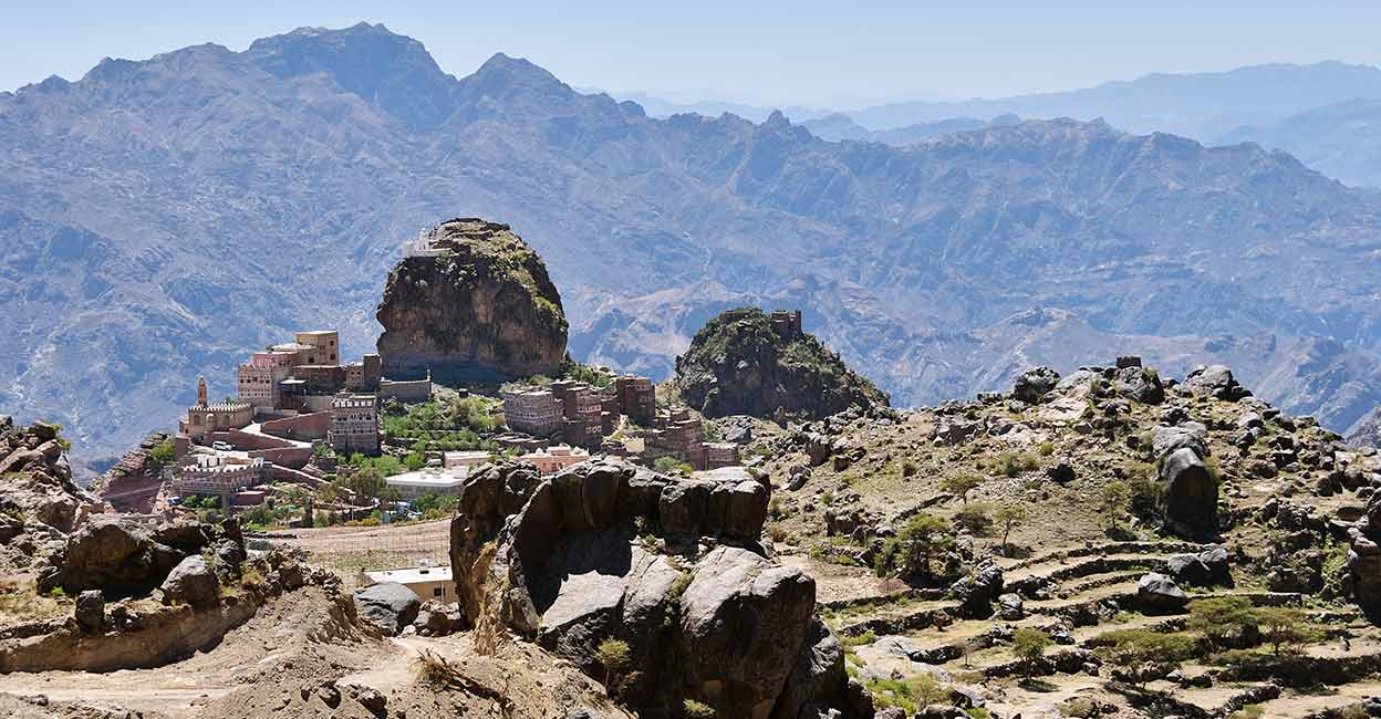 മഴ പെയ്യാത്ത ഗ്രാമം, 'മേഘങ്ങള്‍ക്ക് മുകളില്‍ താമസിക്കുന്ന ...