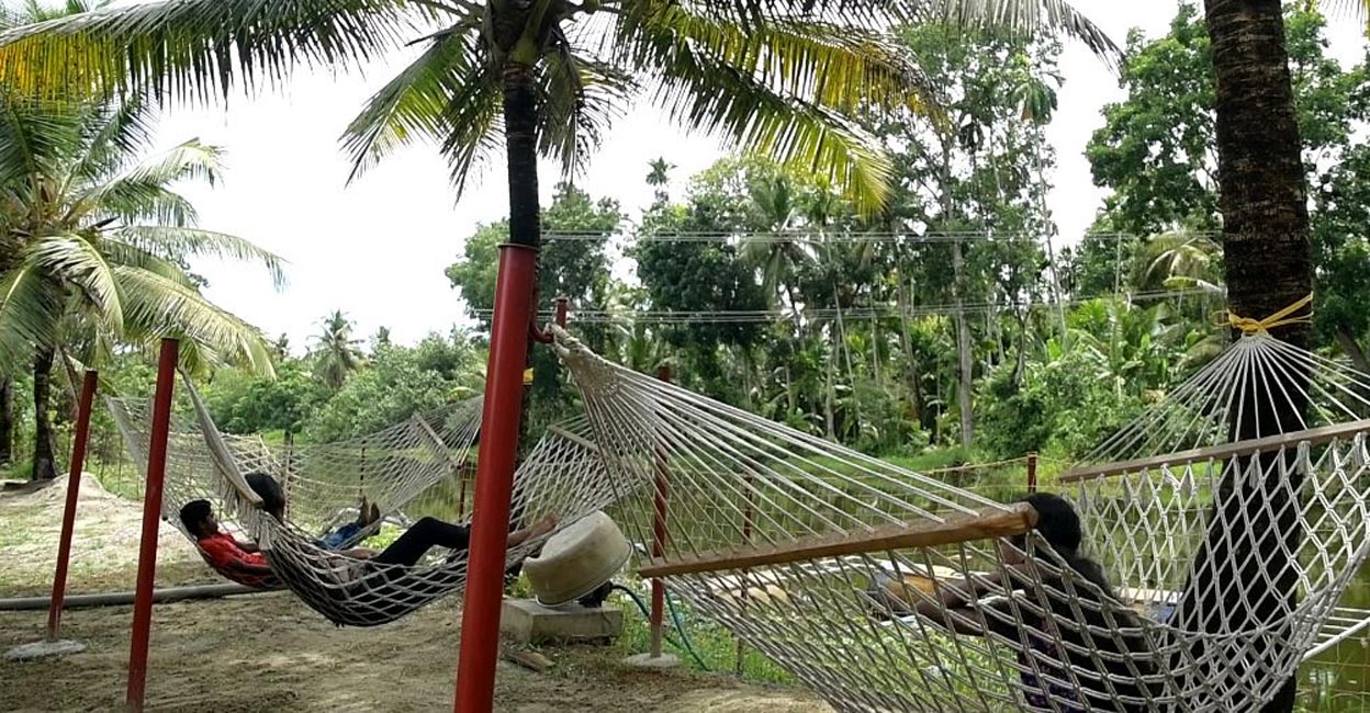 കരിമീൻ ചൂണ്ടയിട്ട് പിടിക്കാം, താറാവ് റോസ്റ്റുംകൂട്ടി ഉൗണ്; 350 രൂപ ...