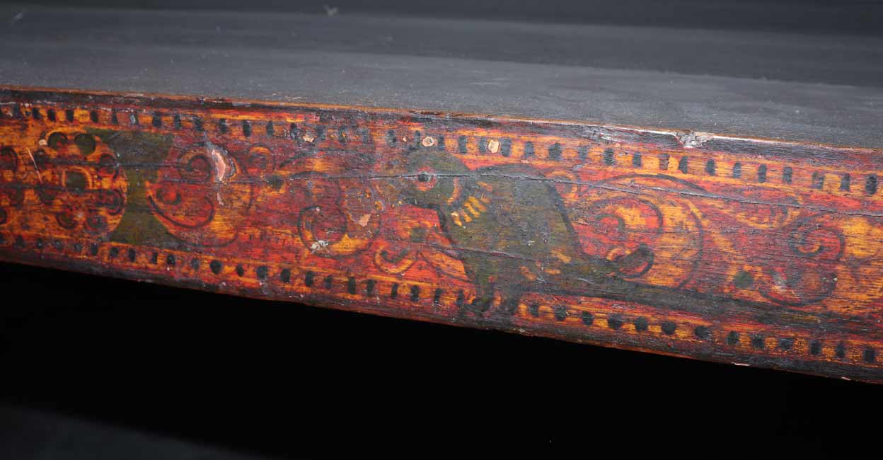 കരിമ്പനയും മാടമ്പിവിളക്കും പാമ്പിൻകാവും; ഇത് വെള്ളാംഗമഠം തറവാട് ...