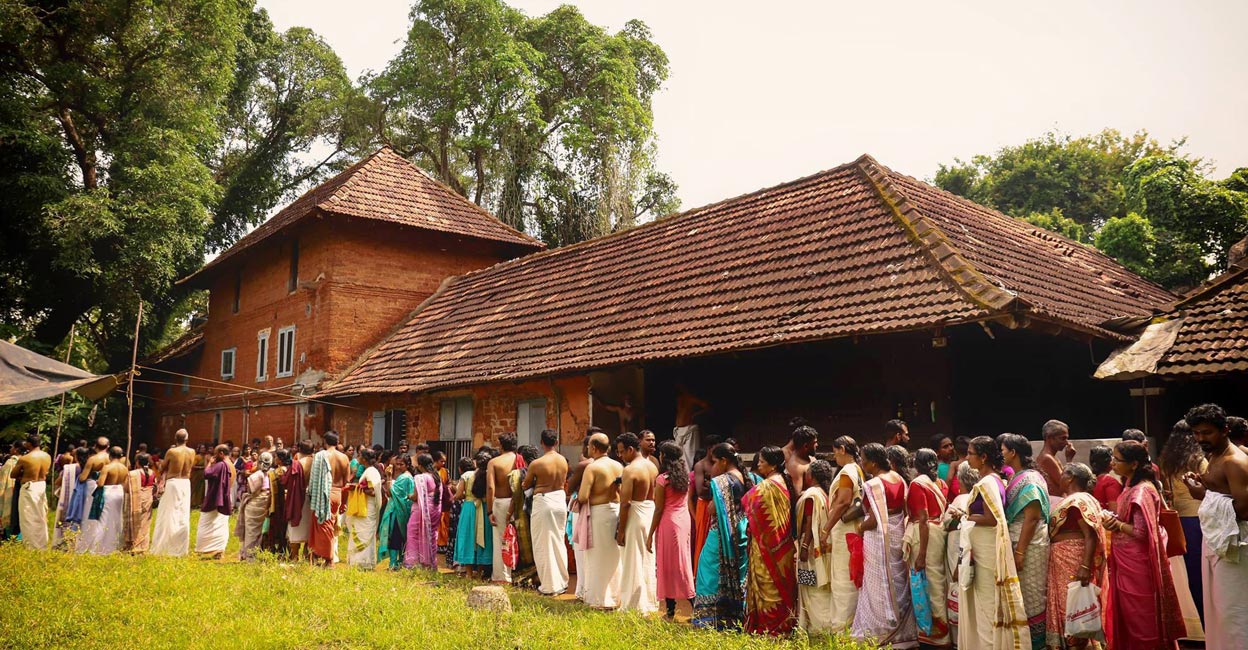 1000 വർഷത്തിലേറെ പഴക്കം; രഹസ്യങ്ങൾ നിറഞ്ഞ പാമ്പുമേക്കാട്ടു മന | Visit ...