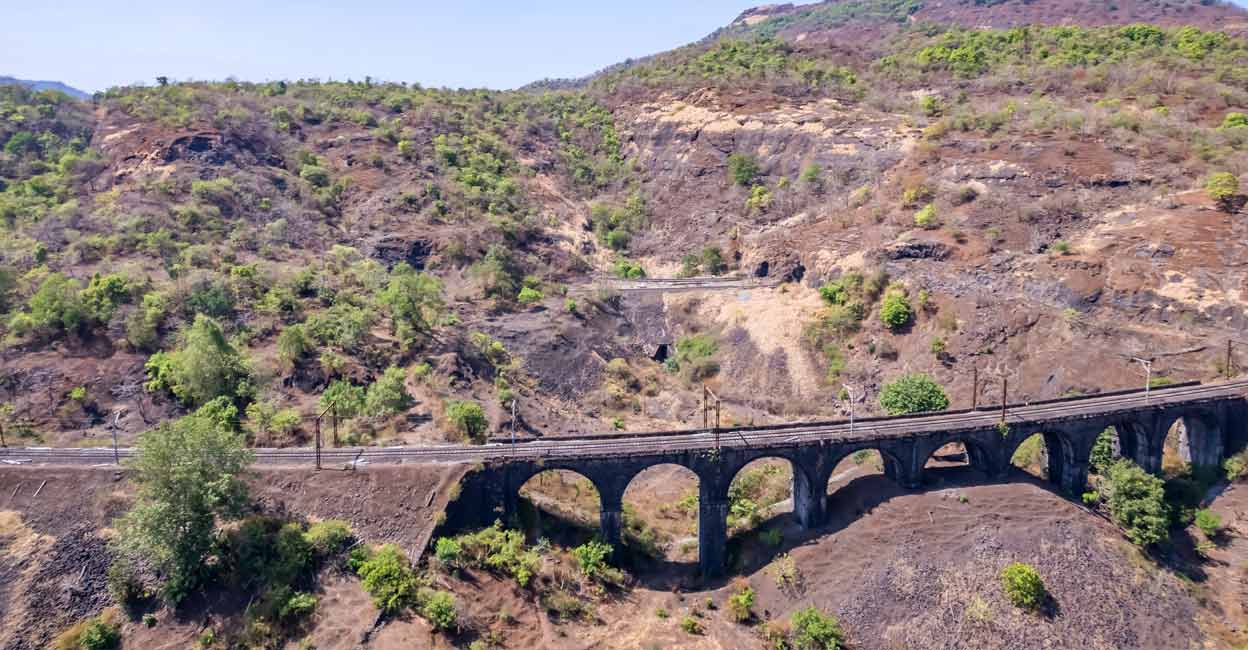 മണ്‍സൂണിങ്ങെത്തി; മഴയില്‍ കുതിര്‍ന്ന് ട്രെക്കിങ് നടത്താന് ...