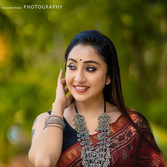 ആലിപ്പഴം പെറുക്കി ഫ്രിജിൽ വച്ച് മകൻ, വാരാണസിയിലെ ദർശനം കാണാനാകാതെ ...