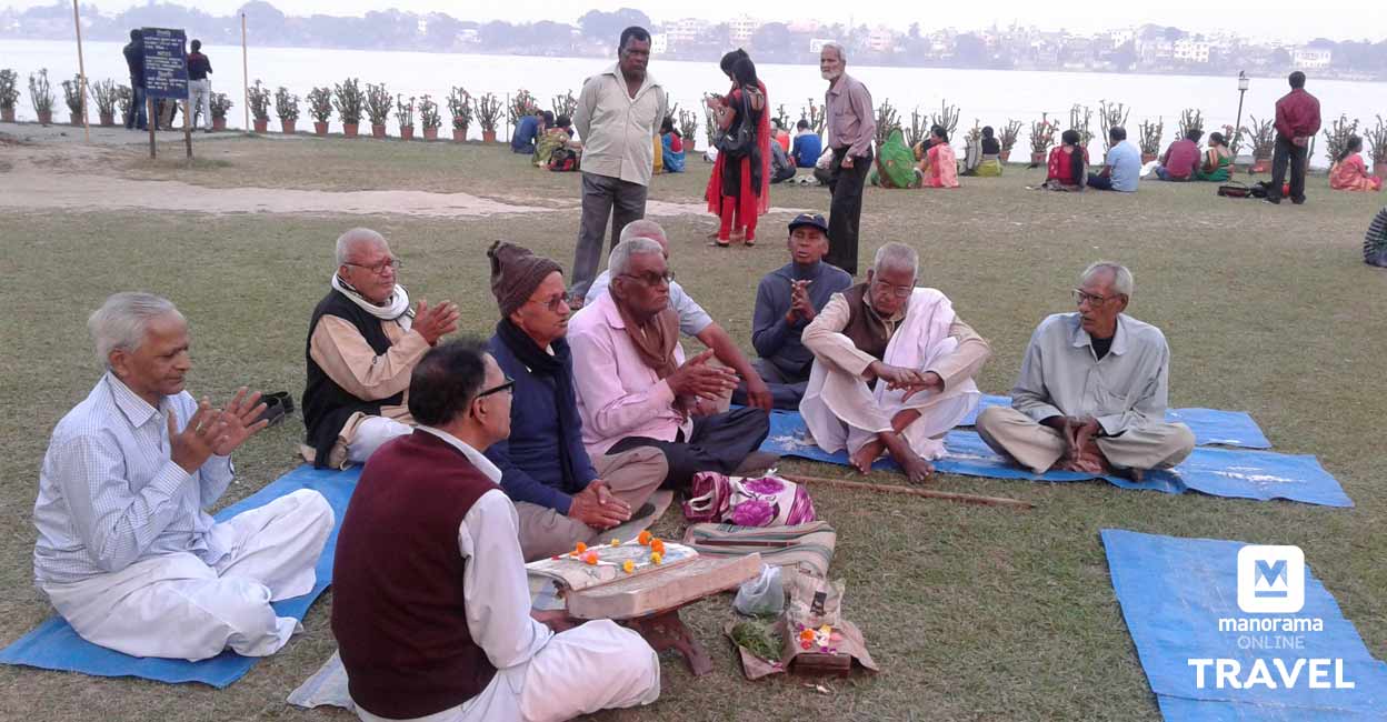 കത്തുന്ന ചൂടിൽ ഗംഗയിലേക്ക്, കേടായ റിക്ഷയിൽ പാതിരാകറക്കം; മറക്കാനാകാതെ ...