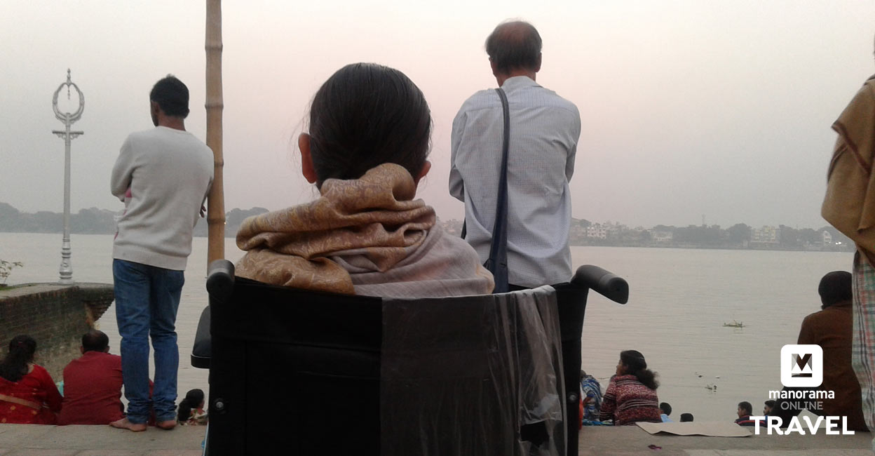 കത്തുന്ന ചൂടിൽ ഗംഗയിലേക്ക്, കേടായ റിക്ഷയിൽ പാതിരാകറക്കം; മറക്കാനാകാതെ ...