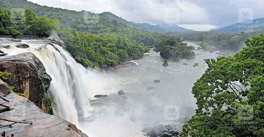 മഴയില്‍ വശ്യ സുന്ദരിയായി അതിരപ്പിള്ളി; നിറഞ്ഞൊഴുകി ചാർപ്പയും വാഴച്ചാലും ...