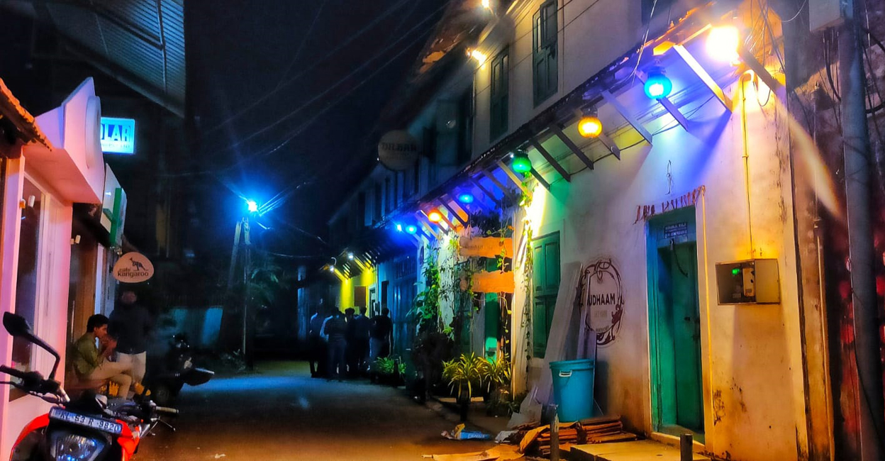 കോഴിക്കോടുണ്ട് ഗുജറാത്തി തെരുവ് | Walking down the Gujarati Street of ...