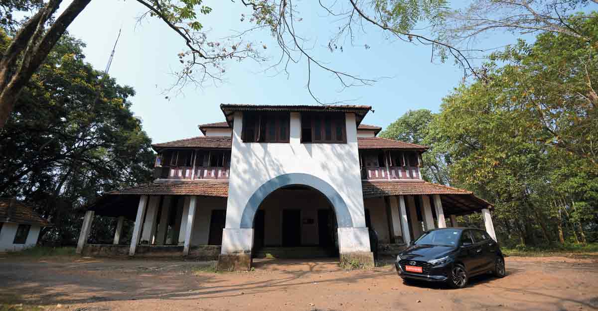 മലമുകളിലെ വെള്ളച്ചാട്ടത്തിൽ കുളിക്കാം;തേക്കിന്റെ നാട്ടിലേക്ക് ...